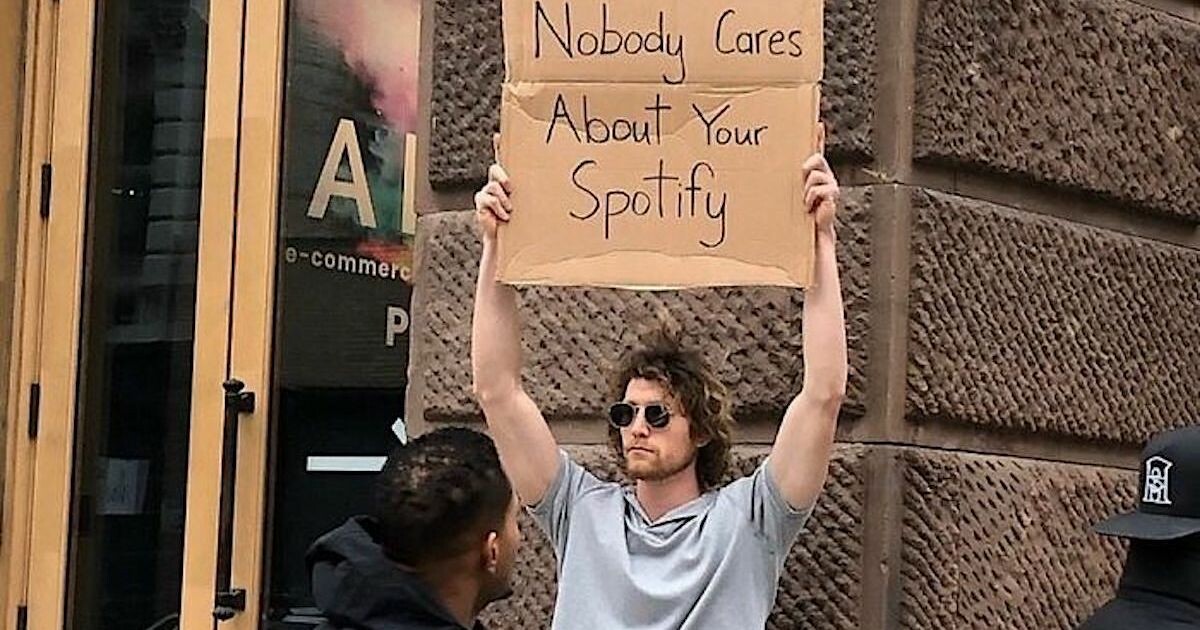 Noście maski i przestańcie dzielić się podsumowaniami na Spotify - Dude ...