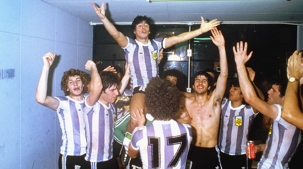 Jimmy Burns: Maradona był ostatnią gwiazdą rocka. Piłkarza o takim ...